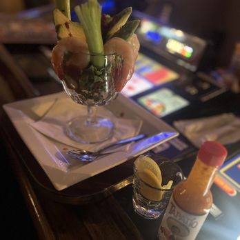 FLOWING TIDE PUB 10 - Updated December 2025 - 102 Photos & 87 Reviews ...