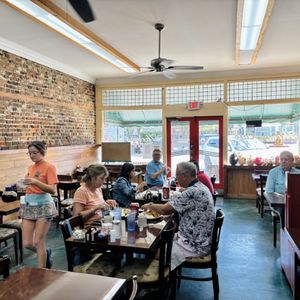 THE FRONT PORCH - Updated September 2025 - 13 Photos - 1740 Highmarket ...