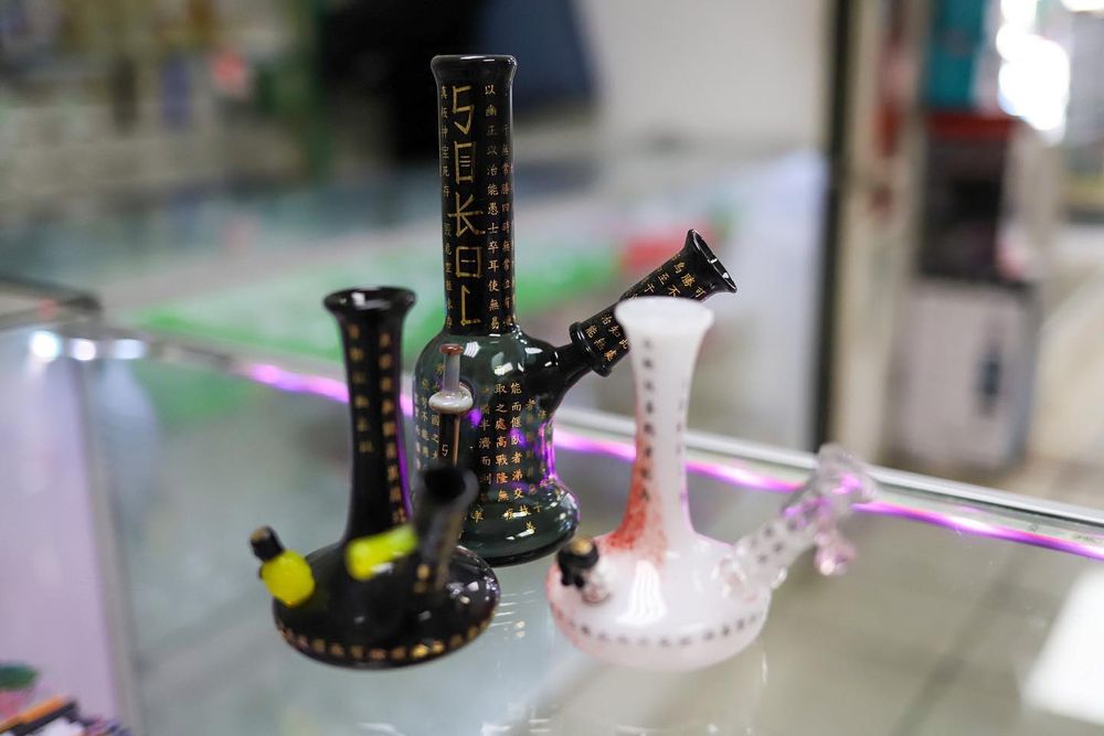 PAYLESS SMOKE SHOP - Updated September 2025 - 17 Photos & 11 Reviews ...