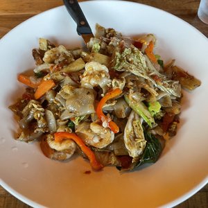 PRU THAI - 145 Photos & 173 Reviews - 6 E Main St, Clinton, New Jersey ...