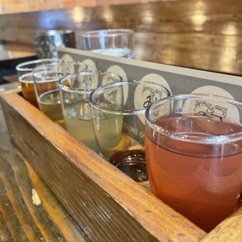 TAPPED - TAPHOUSE & KITCHEN - Updated December 2025 - 184 Photos & 276 ...