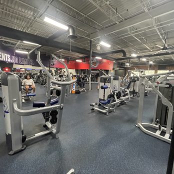 CRUNCH FITNESS - TAMPA PALMS - Updated December 2025 - 42 Photos & 111 ...