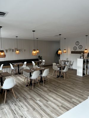 BUTTERCUP BISTRO - Updated December 2025 - 62 Photos & 39 Reviews - 735 ...