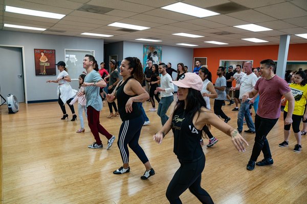 MAJESTY IN MOTION SALSA LESSONS - 110 Photos & 85 Reviews - 6380 El ...