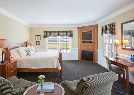 SMITHFIELD STATION WATERFRONT INN RESTAURANT - Updated November 2024 ...