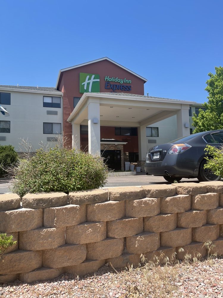 HOLIDAY INN EXPRESS & SUITES COLORADO SPRINGS CENTRAL - Updated August ...
