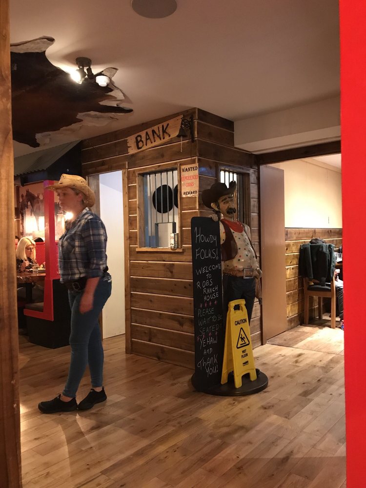 ROBS RANCH HOUSE - Updated October 2024 - 11 Photos - 9 Plunkett St ...