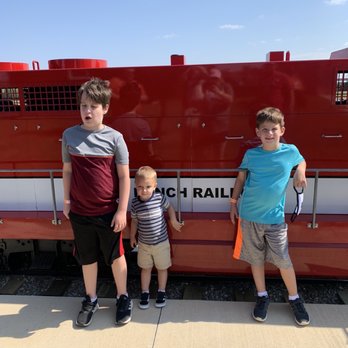 LARK RANCH - Updated October 2025 - 75 Photos & 45 Reviews - 1611 N ...