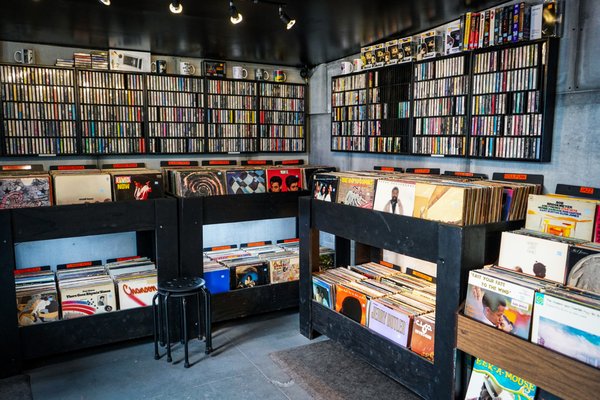 VINYL JUNKIES - Updated January 2026 - 108 Photos & 100 Reviews - 2235 ...