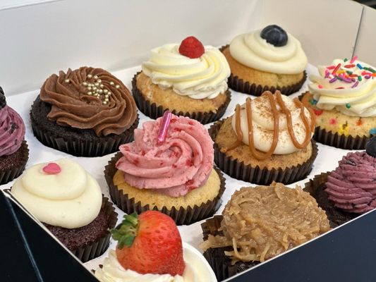 FAVI’S FABULOUS CAKES - Updated June 2024 - 87 Photos - 301 E Main St ...