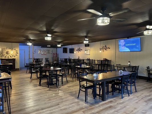THE ROCK BAR & GRILL - 40 Photos & 29 Reviews - 118 Rock Island Dr ...
