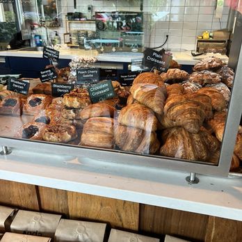 FRESH FLOURS - Updated December 2025 - 272 Photos & 199 Reviews - 1624 ...