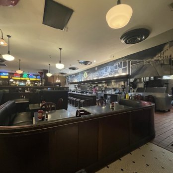 DALTS AMERICAN GRILL - CLOSED - Updated January 2026 - 128 Photos & 223 ...