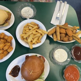 HAPPY BURGER DINER - Updated November 2025 - 643 Photos & 755 Reviews ...