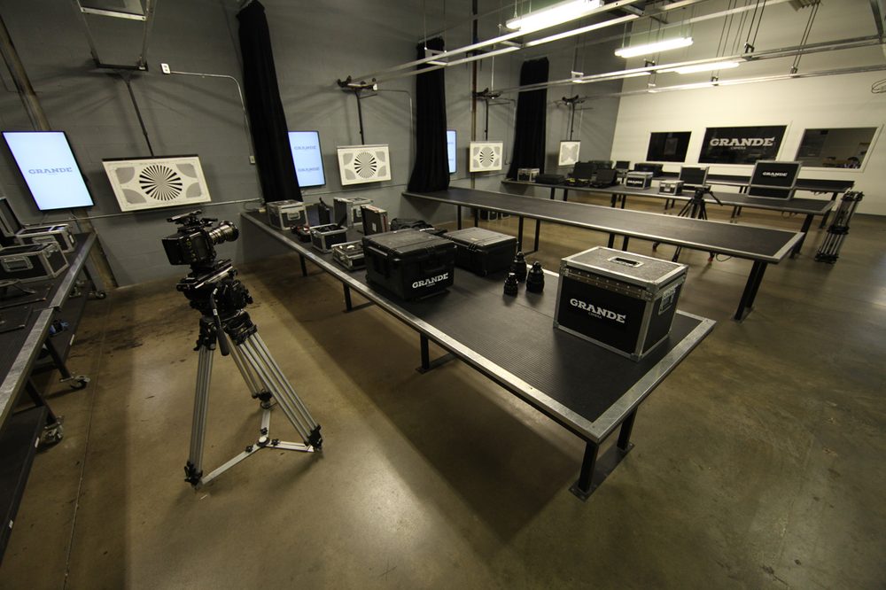 GRANDE CAMERA - Updated April 2024 - 221 Norseman Street, Toronto ...