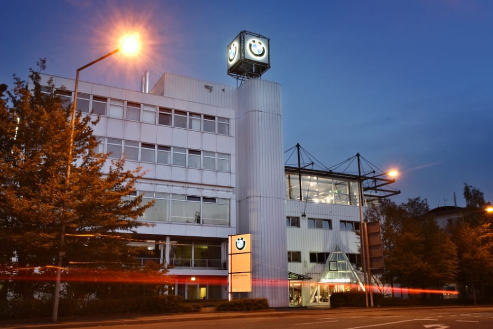 BMW MOTORRAD ZENTRUM STUTTGART - Updated May 2024 - Pascalstr. 1 ...