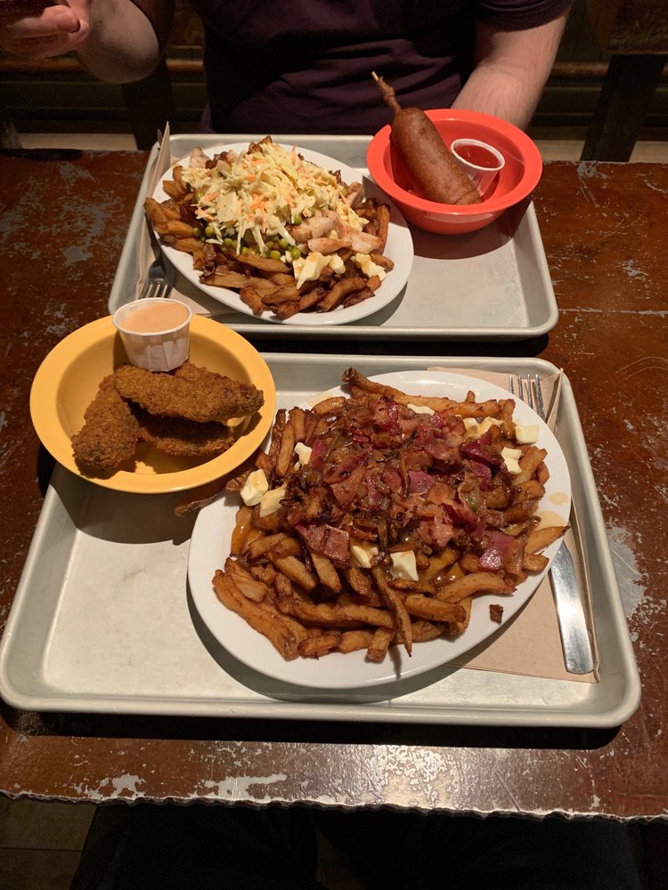 POUTINE CENTRALE - 199 Photos & 146 Reviews - Poutineries - 3971 Rue ...