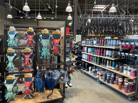 REI - Updated November 2025 - 10 Photos - 21201 Nebraska Crossing Dr ...