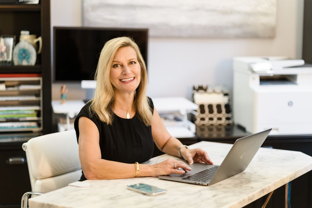 BETH PIHL, REALTOR - Updated June 2024 - 11 Photos - 18825 W Catawba ...