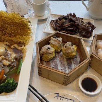 MOON PALACE - Updated May 2024 - 496 Photos & 80 Reviews - 40 Dundas ...