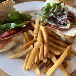 YOLI’S CUCINA AND CRAFTHOUSE - Updated January 2026 - 130 Photos & 113 ...