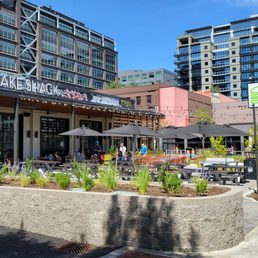 SHAKE SHACK WEST END PORTLAND - Updated October 2025 - 112 Photos & 94 ...
