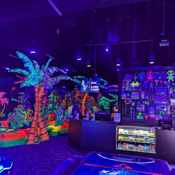 PUTTING EDGE - Updated January 2026 - 89 Photos & 68 Reviews - 44225 Twelve Mile Rd, Novi ...