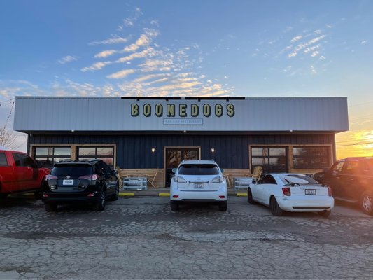 BOONEDOGS - Updated September 2024 - 205 Photos & 107 Reviews - 5902 ...