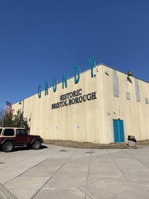 GRUNDY ICE ARENA - Updated December 2025 - 475 Beaver St, Bristol ...