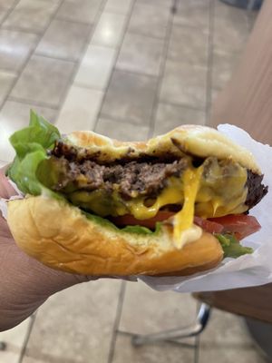 SHAKE SHACK WESTFIELD SOUTHCENTER - Updated July 2024 - 38 Photos & 35 ...