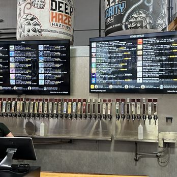 KNEE DEEP BREWING COMPANY TAP ROOM - Updated October 2025 - 693 Photos ...