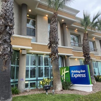 HOLIDAY INN EXPRESS NEWPORT BEACH - Updated October 2025 - 149 Photos ...
