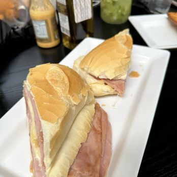 HOCCA BAR - Updated October 2025 - 64 Photos & 26 Reviews - R. da ...