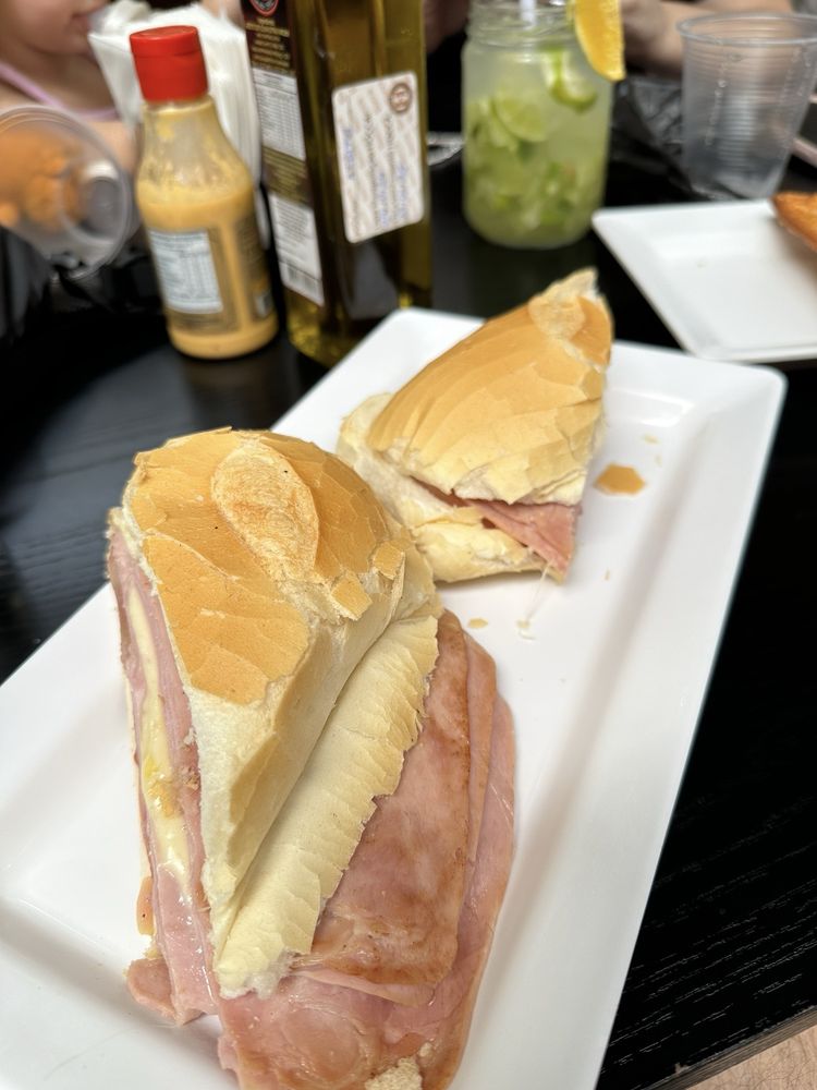 HOCCA BAR - Updated July 2025 - 64 Photos & 26 Reviews - R. da ...