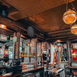 THE CASTLE IRISH PUB AND RESTAURANT - Updated August 2025 - 226 Photos ...