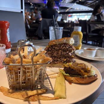 YARD HOUSE - 1348 Photos & 1091 Reviews - 90 El Rd, Fresno, California ...