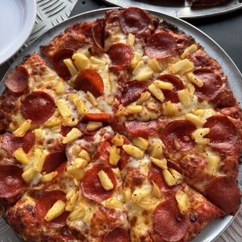 TOPPERS PIZZA PLACE - Updated December 2025 - 428 Photos & 714 Reviews ...