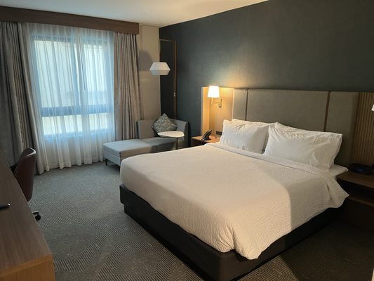 HOLIDAY INN & SUITES - Updated December 2025 - 39 Photos & 15 Reviews ...