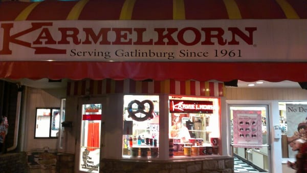 KARMELKORN SHOP - Updated July 2025 - 18 Photos & 23 Reviews - 647 Pkwy ...
