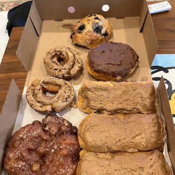 CHUCK’S DONUT SHOP - 355 Photos & 569 Reviews - 5335 NE 4th St, Renton ...