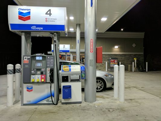 CHEVRON - Updated December 2025 - 10 Photos - 1545 Northside Dr NW ...