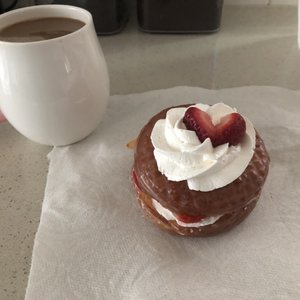 MOON DONUTS - 386 Photos & 323 Reviews - 1000 Torrance Blvd, Redondo ...