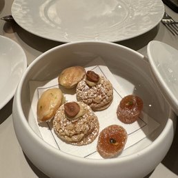 ESSENTIAL BY CHRISTOPHE - Updated November 2024 - 468 Photos & 85 ...