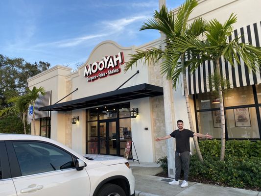 MOOYAH BURGERS, FRIES & SHAKES - Updated August 2025 - 127 Photos & 68 ...