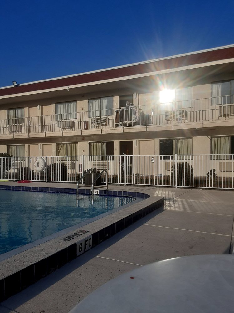 RODEWAY INN KISSIMMEE MAINGATE WEST - Updated April 2025 - 21 Photos ...