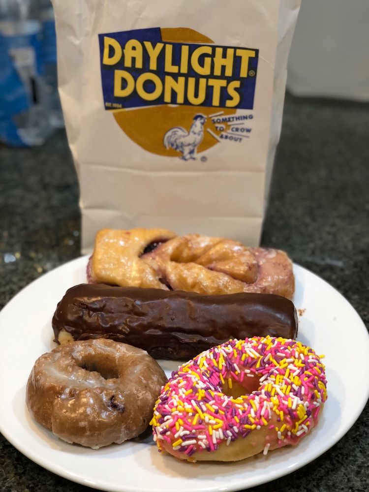 DAYLIGHT DONUTS - Updated May 2025 - 272 Photos & 408 Reviews - 305 N ...