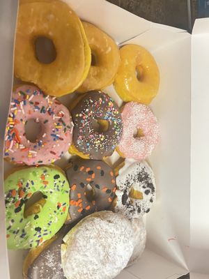 ANDEEZ DONUTS - Updated November 2025 - 22 Photos & 27 Reviews - 118 E ...