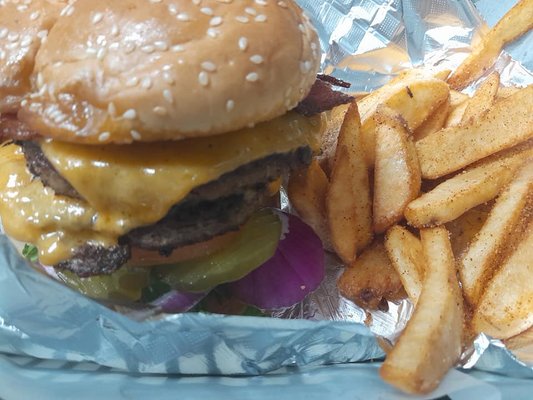 THE RIGHT SPOT - Updated August 2024 - 72 Photos & 61 Reviews - 413 N ...