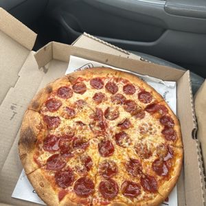 RENZIS PIZZERIA - Updated September 2025 - 26 Photos & 76 Reviews ...