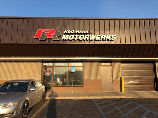 RED RIVER MOTORWERKS - Updated December 2025 - 2500 2nd Ave N, Moorhead ...